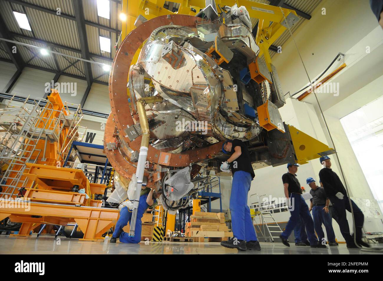 Techniker setzen am Dienstag, 30. Sept. 2008, im Greifswalder Max ...