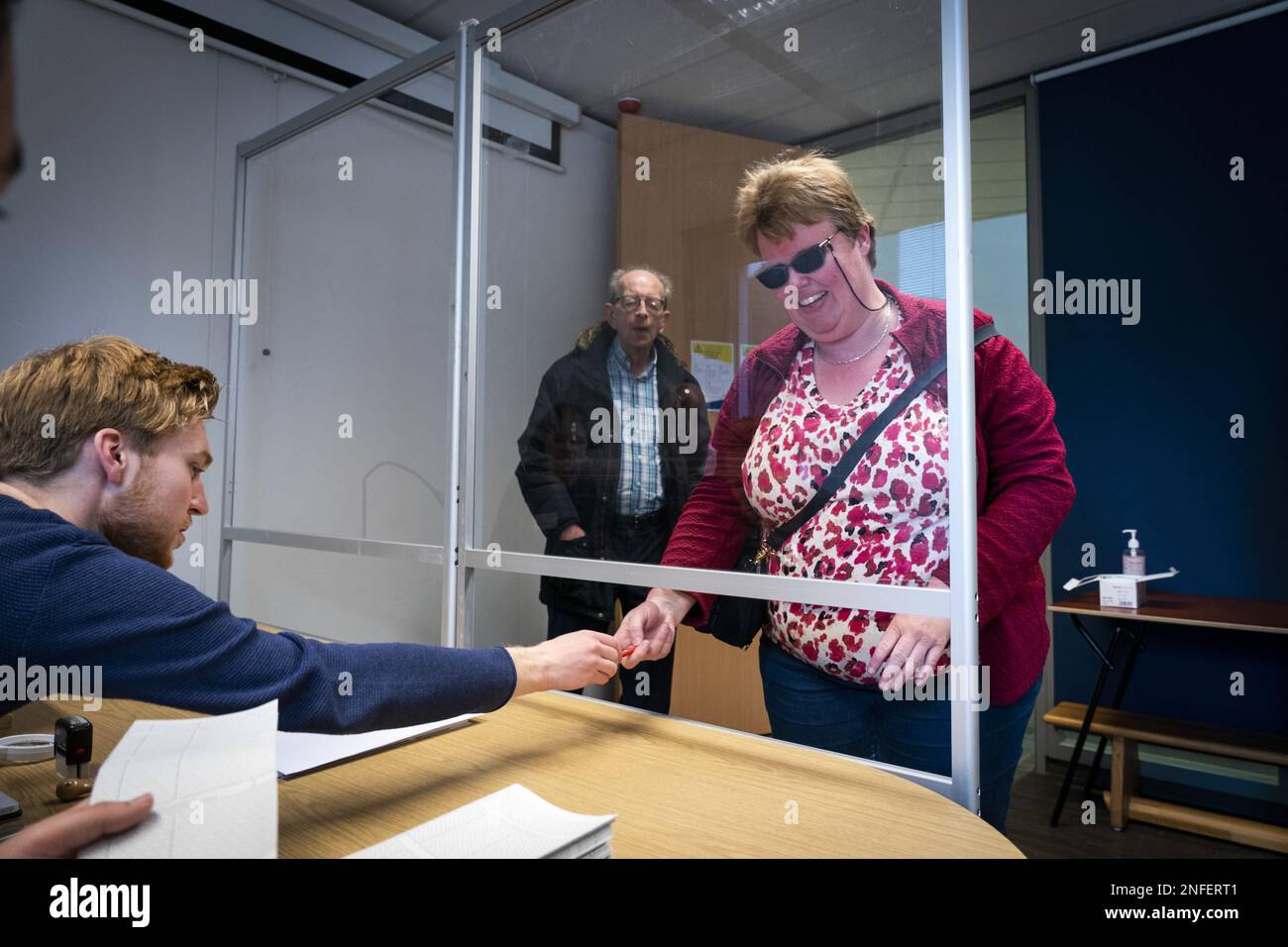 Slechtziende hi-res stock photography and images - Alamy