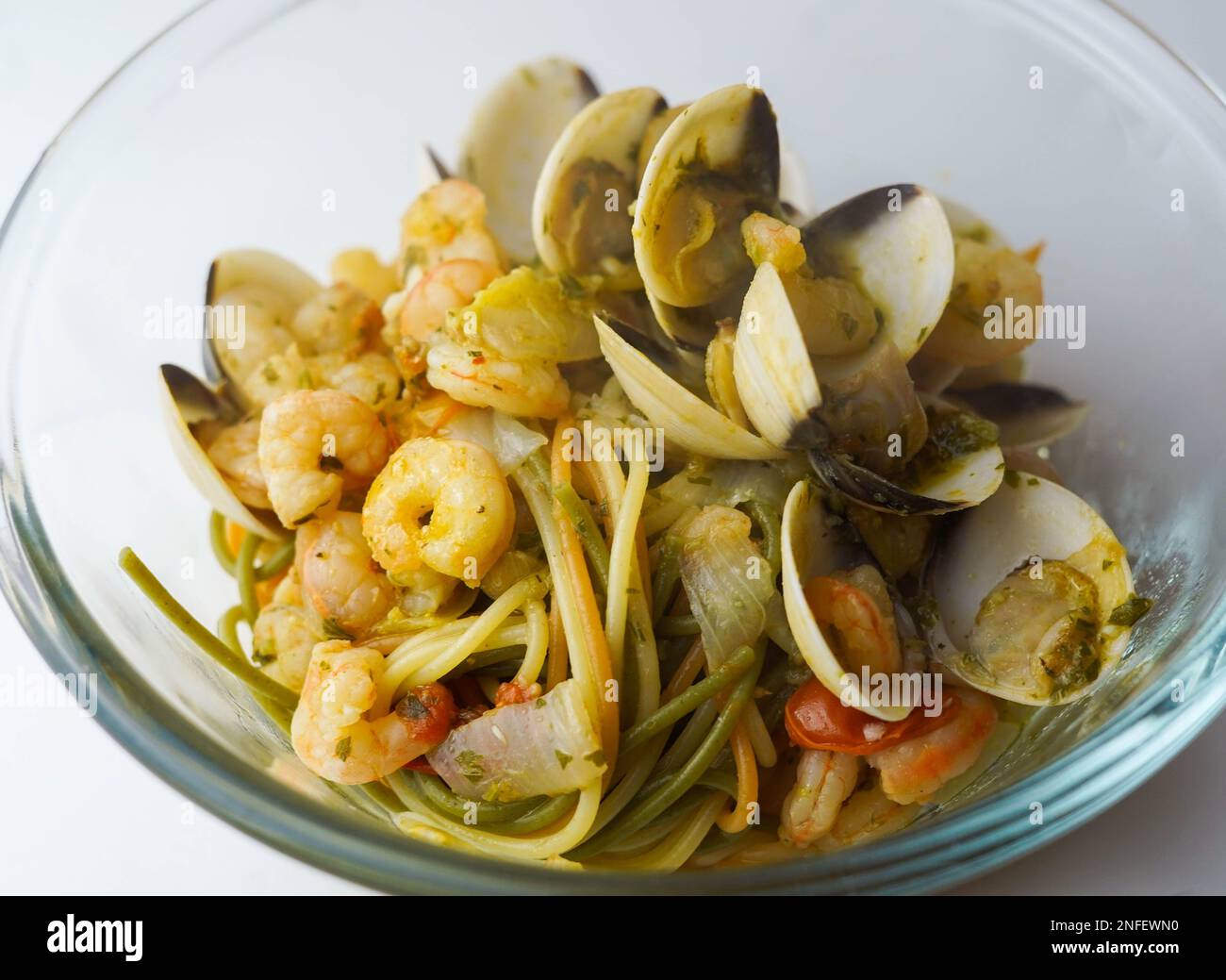 Italian spaghetti with clam sauce and prawns. Spaghetti frutti di mare ...