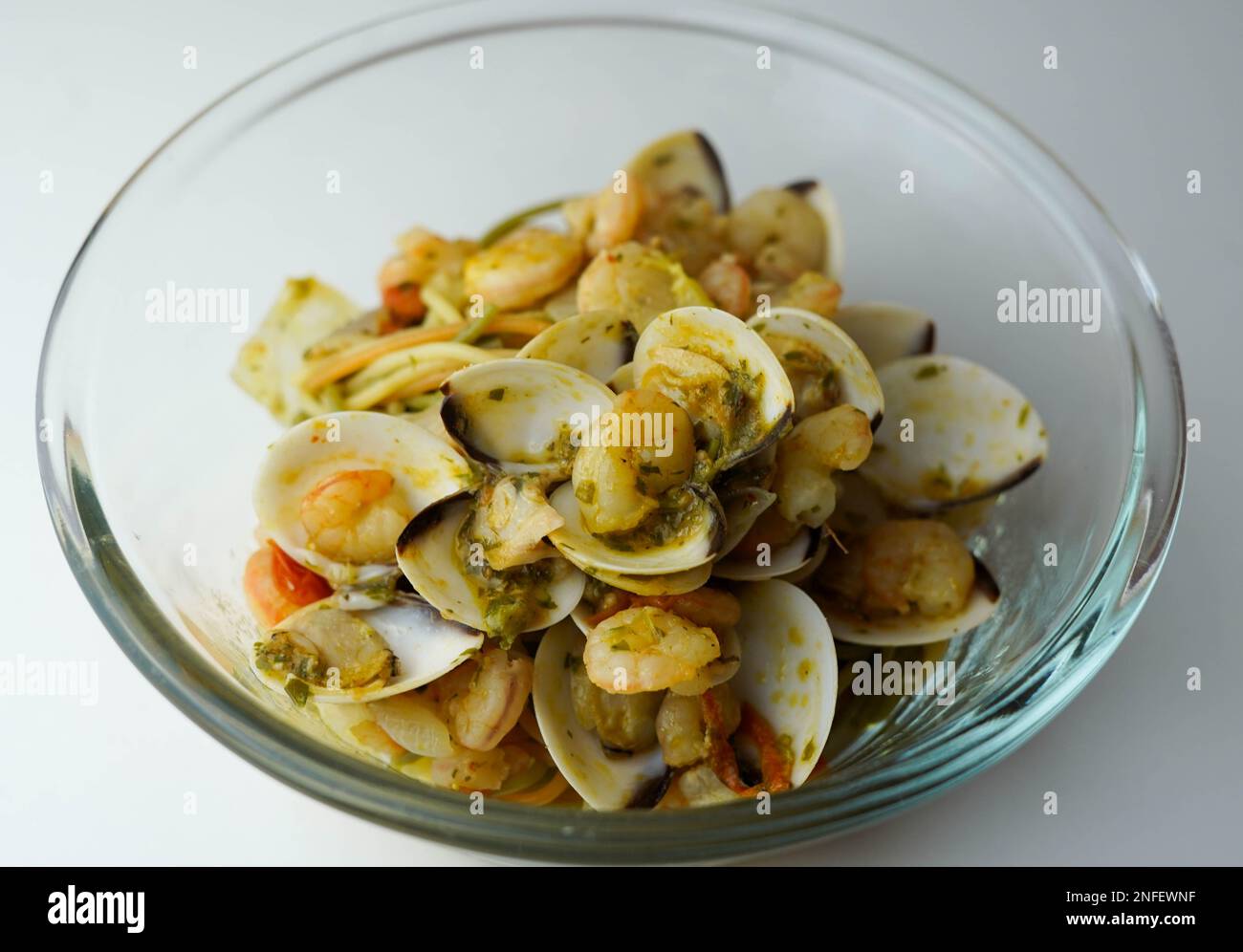 Italian spaghetti with clam sauce and prawns. Spaghetti frutti di mare ...