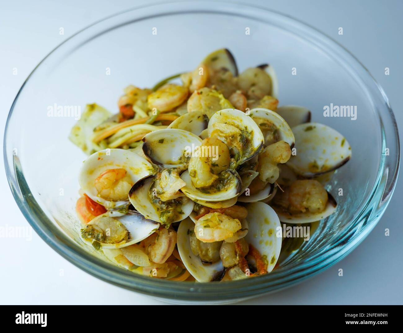 Italian spaghetti with clam sauce and prawns. Spaghetti frutti di mare ...