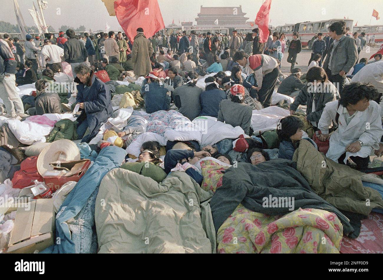 Student demonstrators occupy a quiet Tiananmen Square in Beijing ...