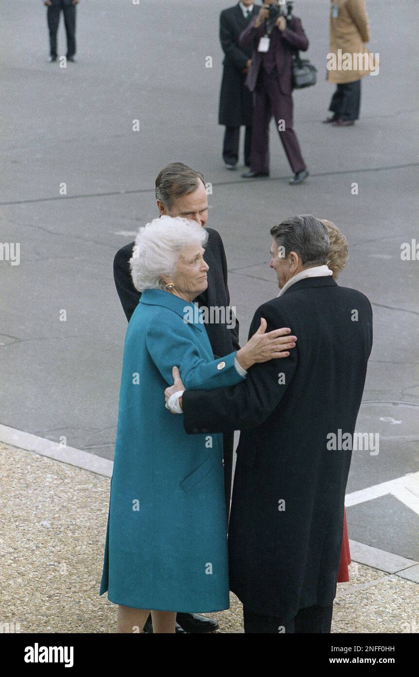 First Lady Barbara Bush, President George H. W. Bush, left, Nancy ...
