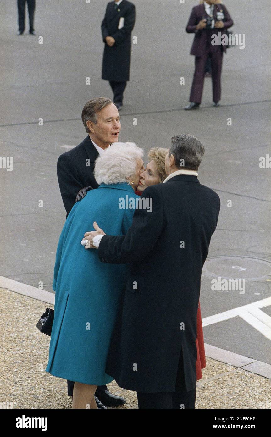 First Lady Barbara Bush, President George H. W. Bush, left, Nancy ...