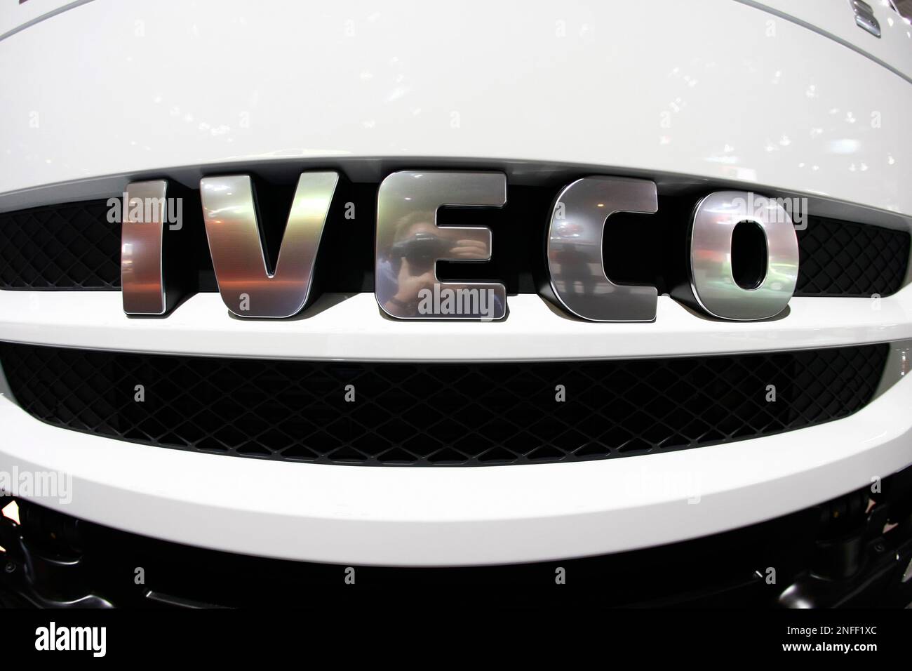 Das Emblem von Iveco fotografiert am Dienstag, 23. September 2008, an ...
