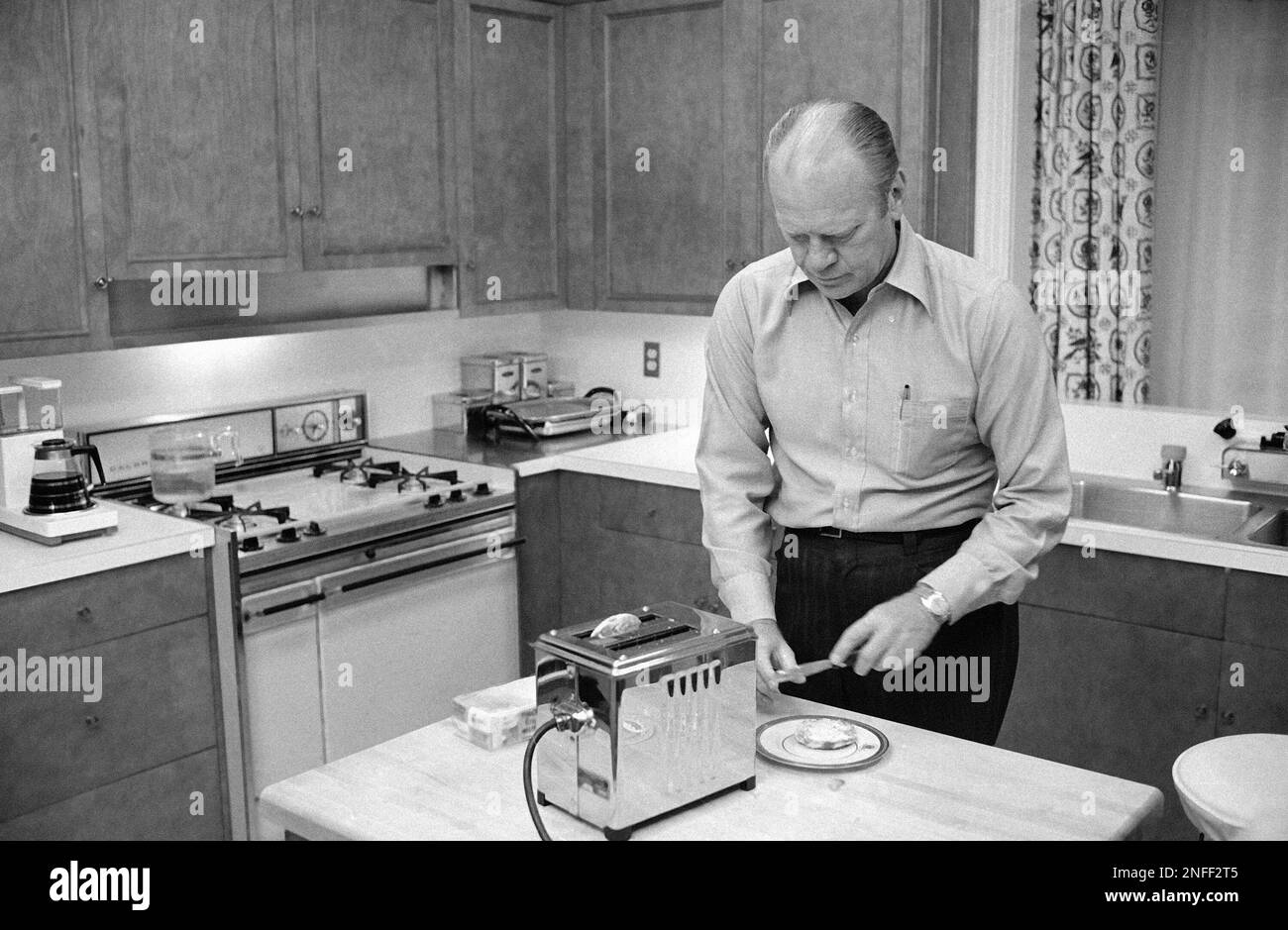 President Gerald Ford prepares English muffins, which he toasted in the ...