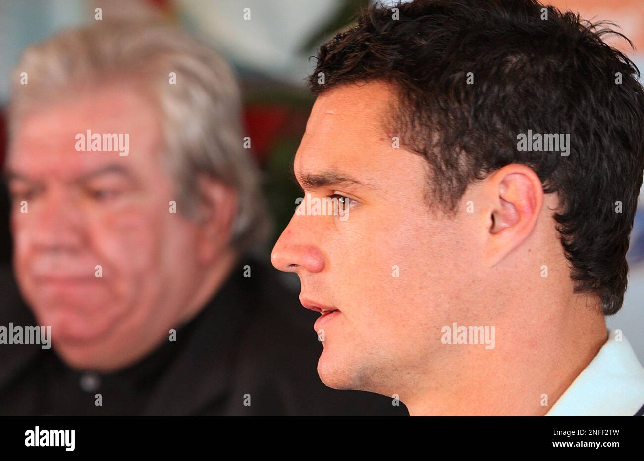 New Zealand's Dan Carter speaks with the medias, during a press ...