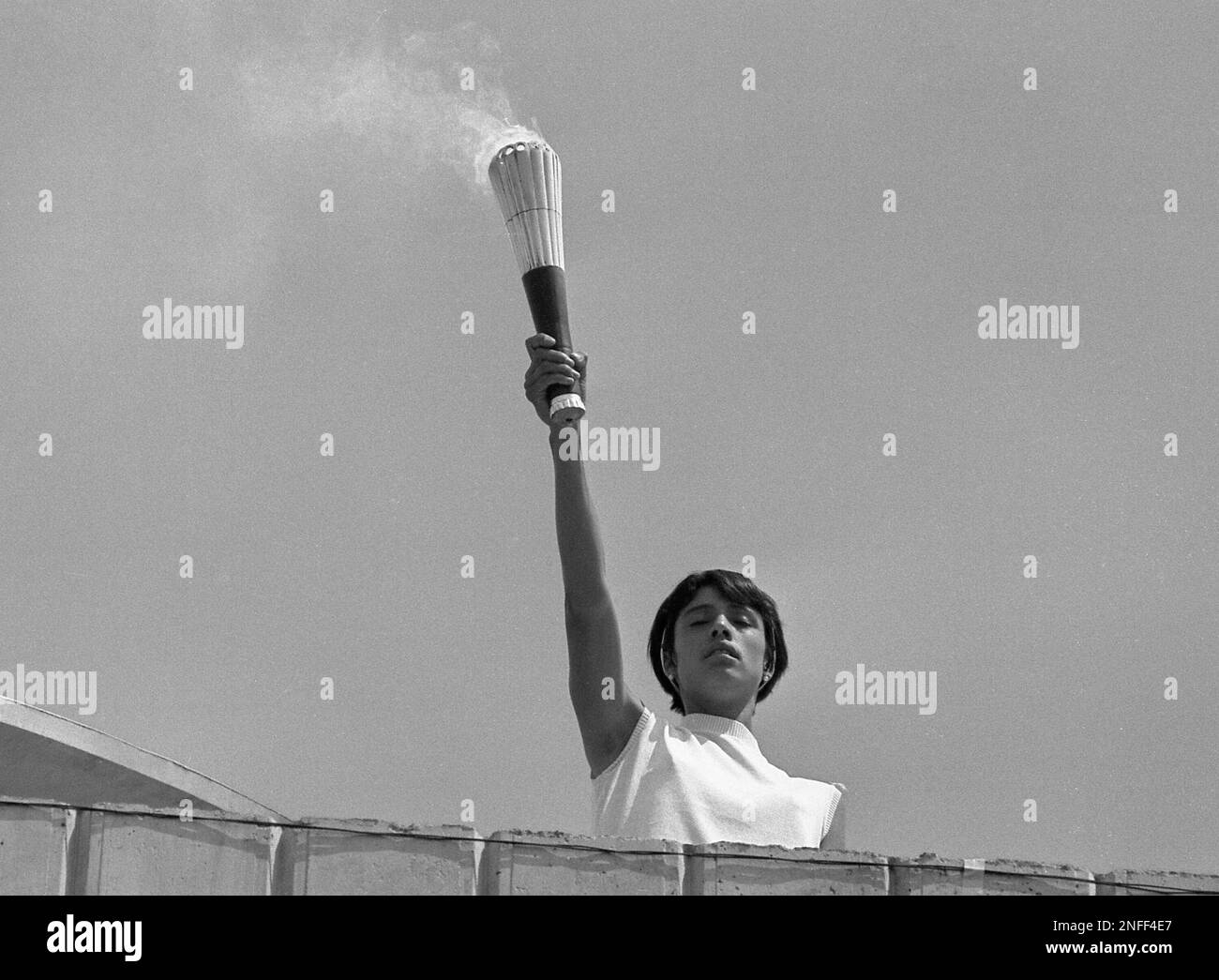 Mexican athlete Norma Enriqueta Basilio last carrier of the Olympic ...