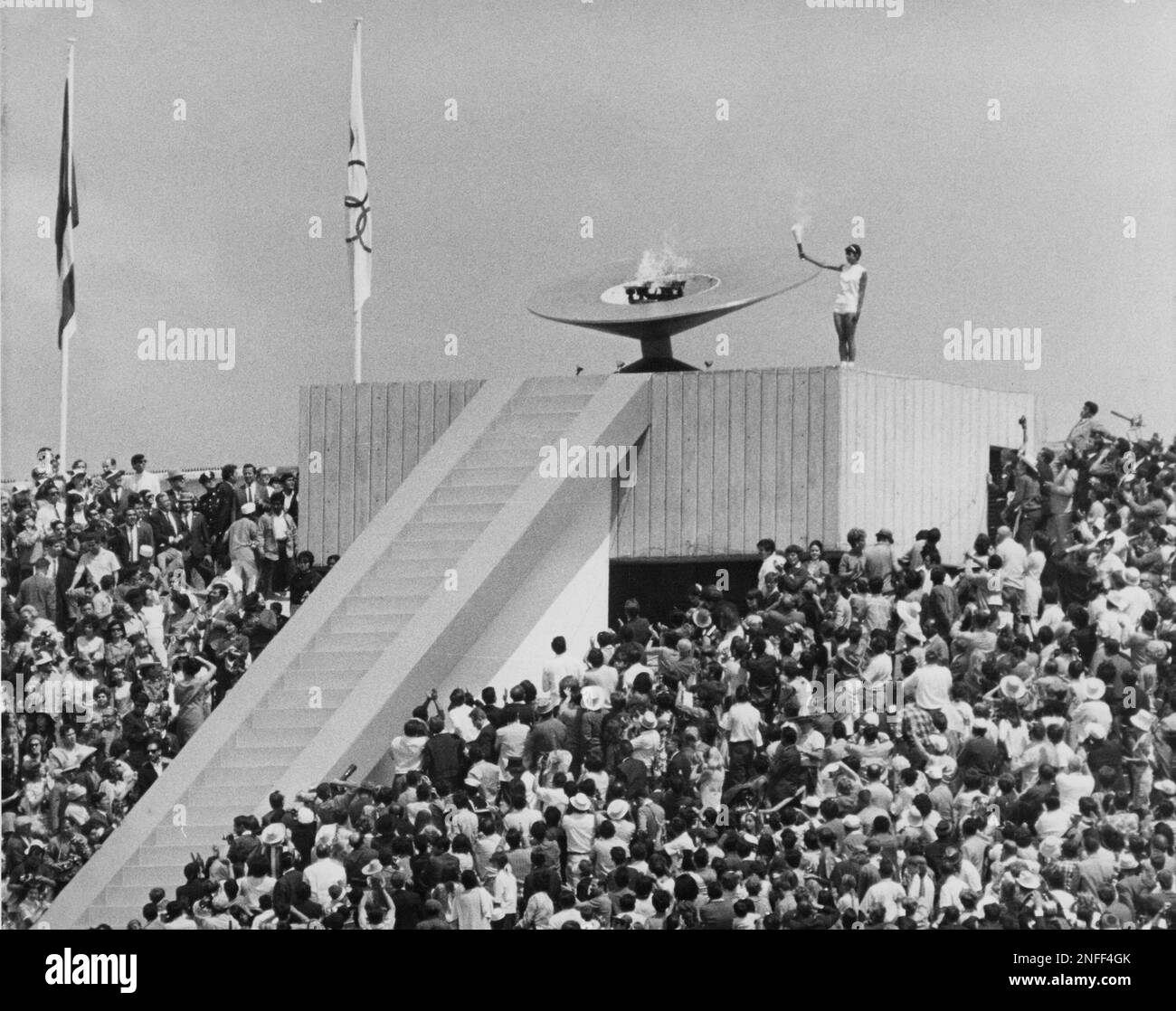 Mexican athlete Norma Enriqueta Basilio last carrier of the Olympic ...