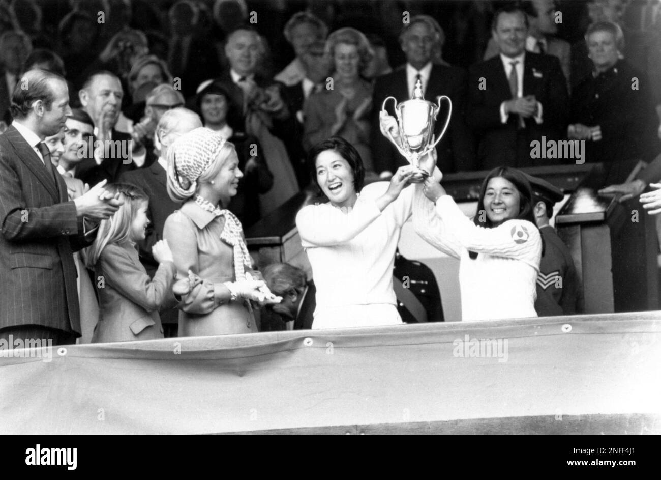 Ann Kiyomura of San Mateo, California (right) and Kazuko Sawamatsu of ...