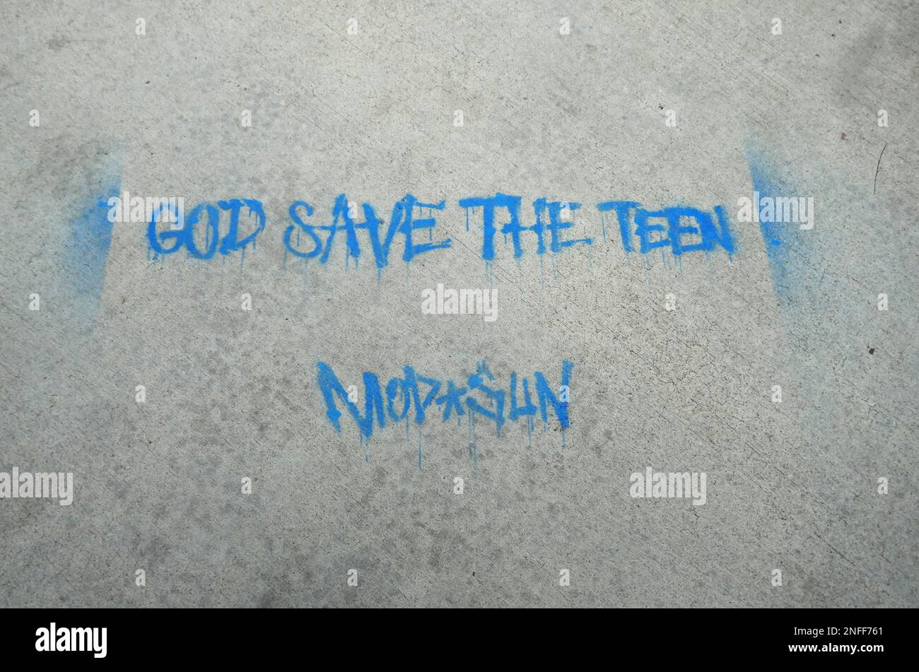 Avril lavigne and mod sun hi-res stock photography and images - Alamy