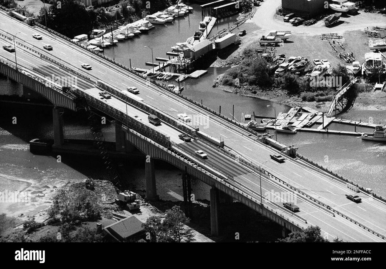 Traffic crosses the temporary span of the Mianus River Bridge on ...