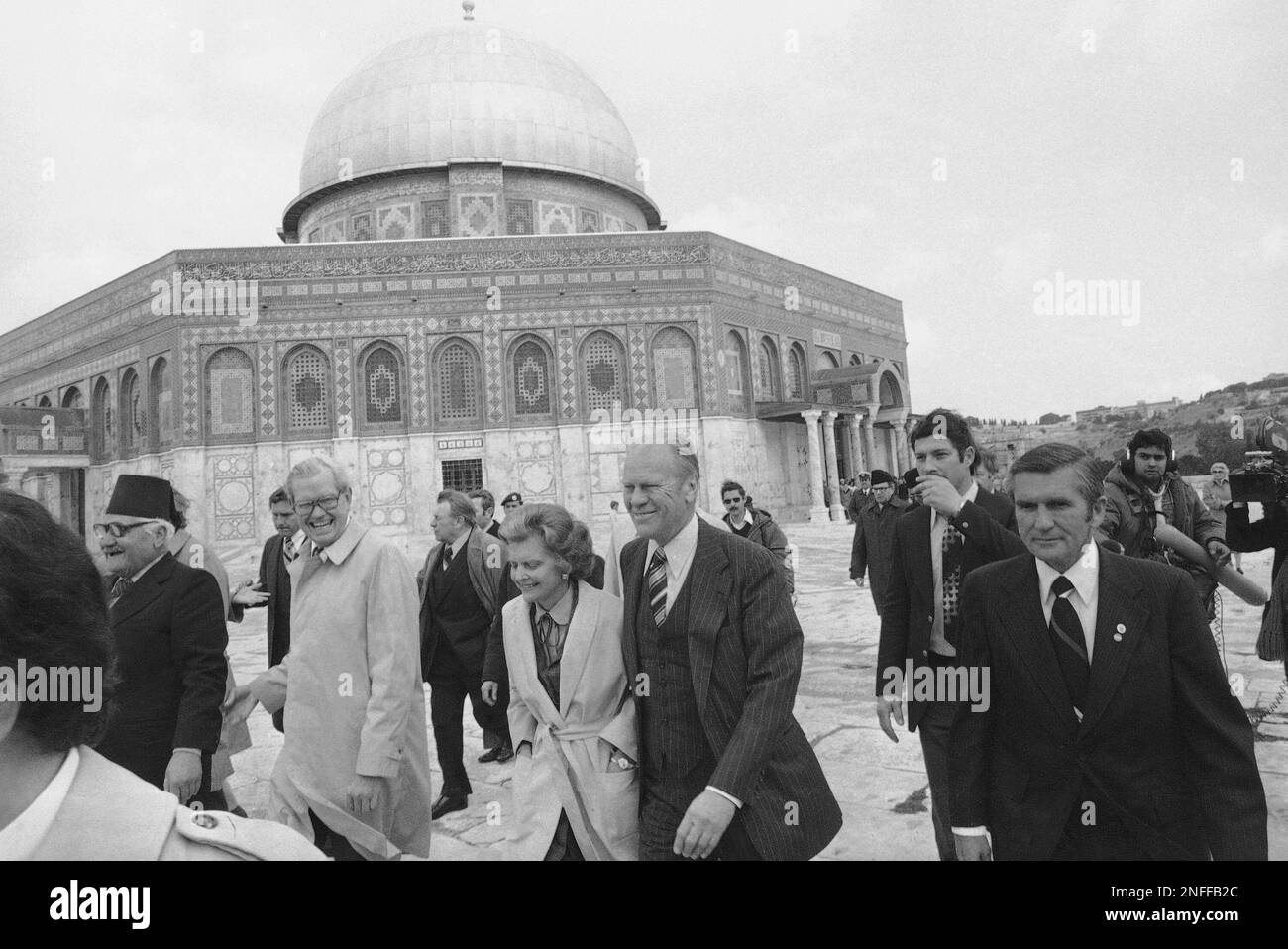 Former President Gerald Ford and his wife Betty stand under as arch ...