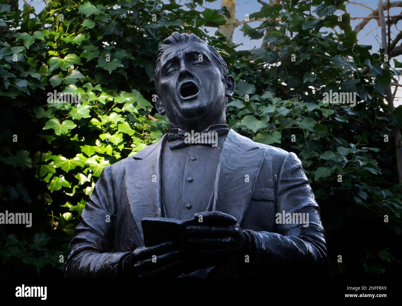 Statue of Count John MacCormack Stock Photo - Alamy