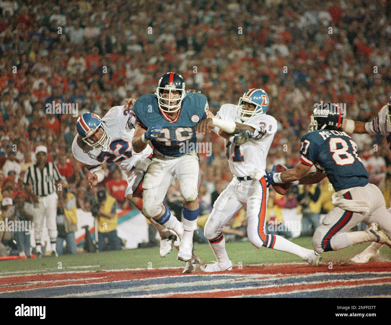 New York Giants Phil McConkey dives for the ball for a touchdown after ...