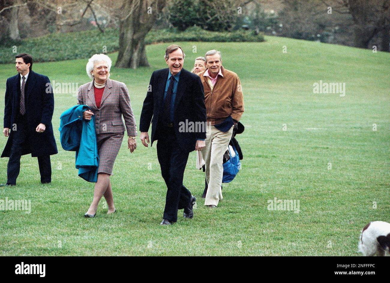 U.S. President George Bush and Mrs. George Bush return to the White ...