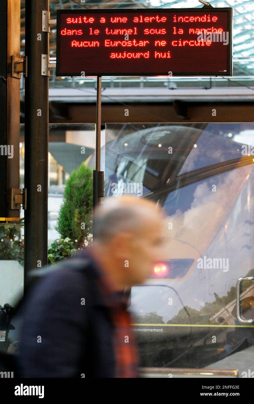 A display in French reading, "Following a fire alert under the Channel ...