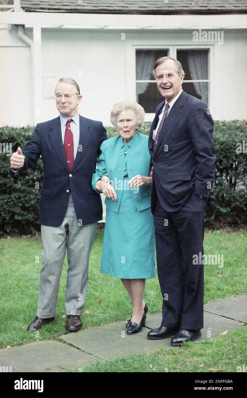 Photo shows President George H.W. Bush with his mother, Dorothy, shown ...