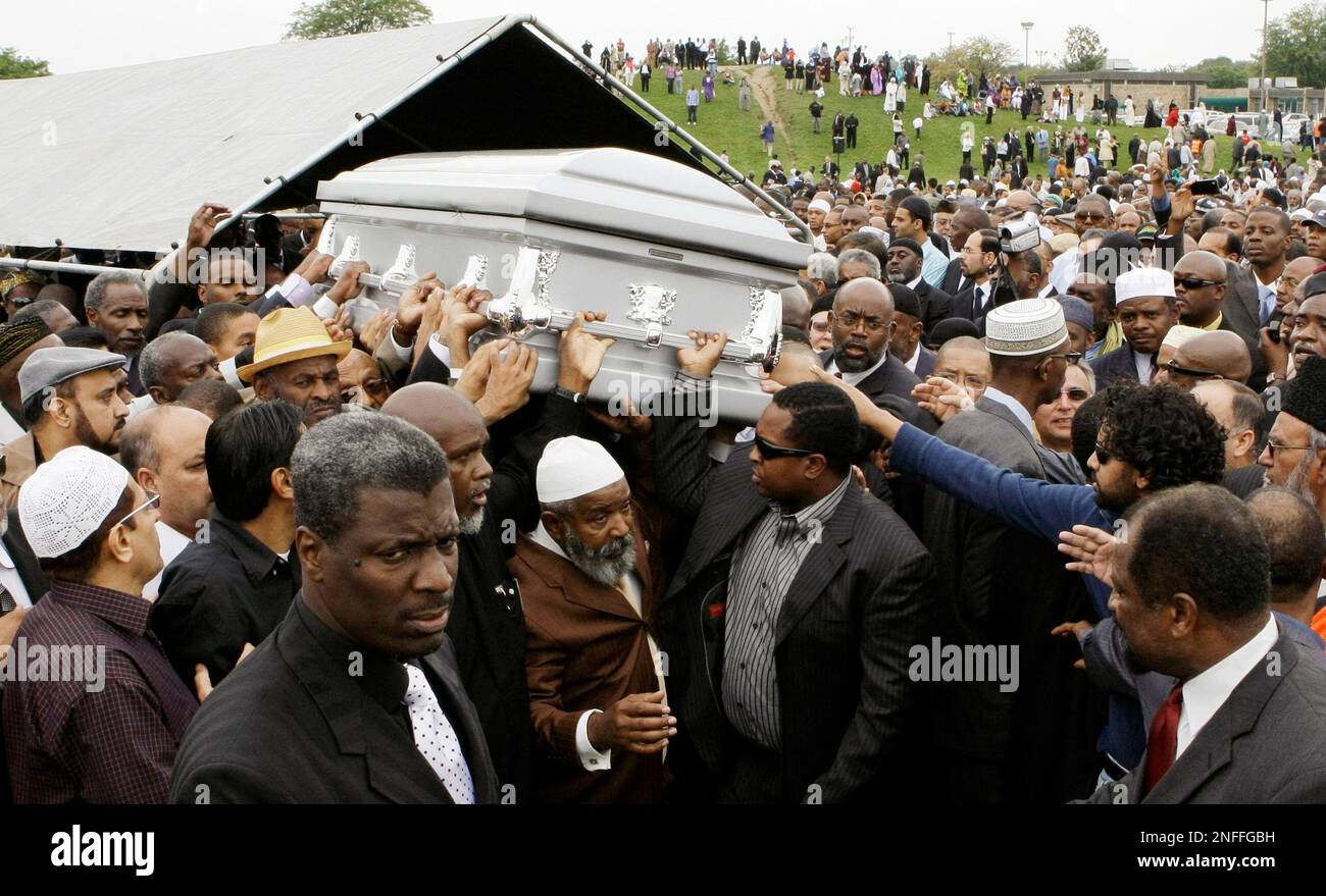 Family members carry the body of Imam W. D. Mohammed, son of Nation of ...
