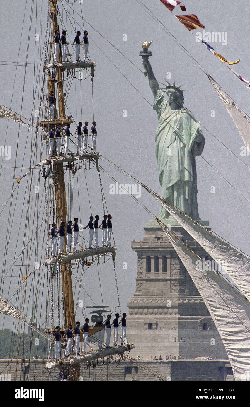 Crew members of the Colombian tall ship Gloria, stand on the yard arms ...