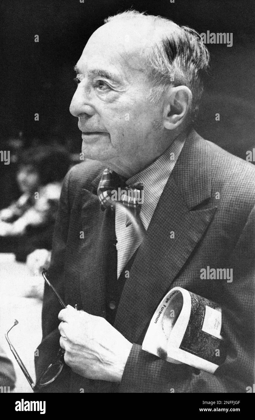 Boxing broadcaster Sam Taub is shown, 1978. (AP Photo Stock Photo - Alamy