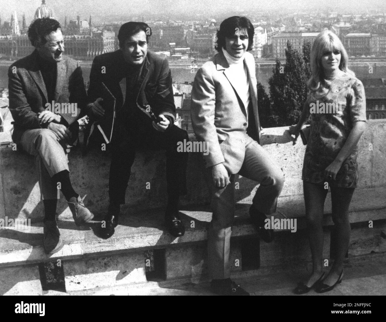 JcWh - Kritikus Tömeg