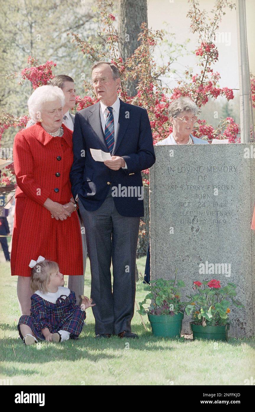 Marshall Bush, 3, sits in front of her grandmother, first lady Barbara ...