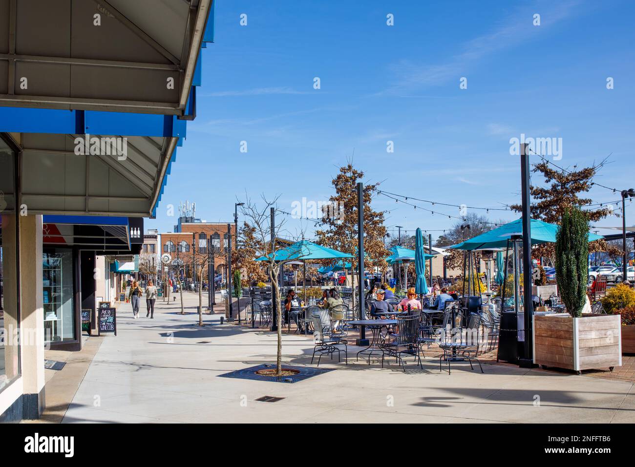 HICKORY, NC, USA-14 FEB 2023: Downtown plaza with outdoor dining ...