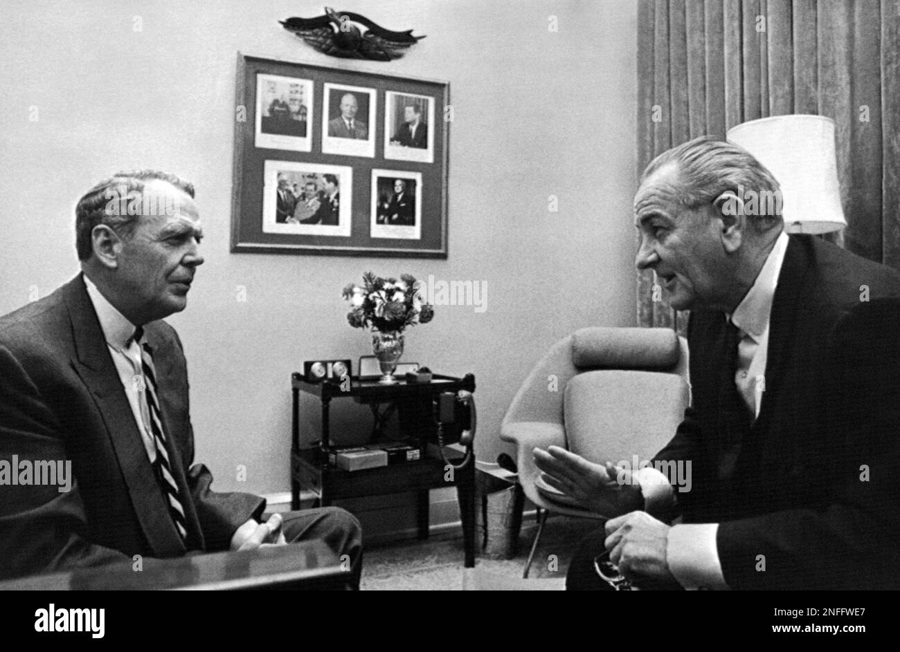 American President Lyndon Johnson talks with the new US Secretary of ...