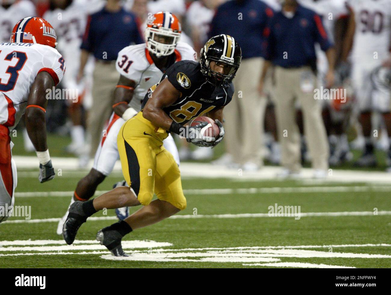Missouri wide receiver Tommy Saunders (84) runs with the ball as ...