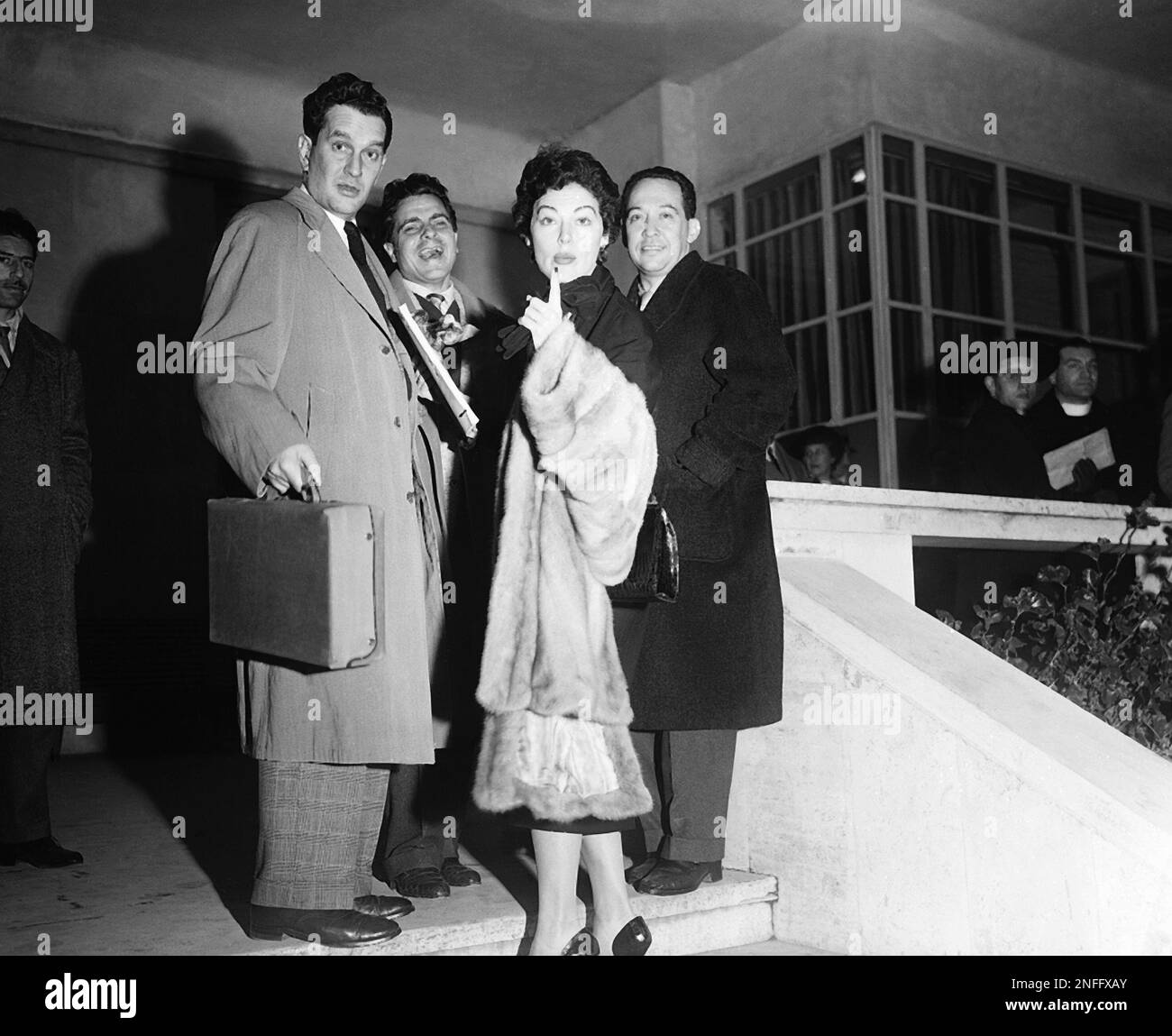 Angry actress Ava Gardner insults AP Photographer Mario Torrisi (not in ...