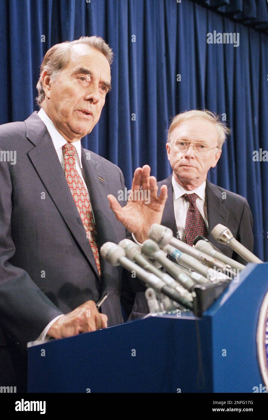 Bob dole 1994 hi-res stock photography and images - Alamy