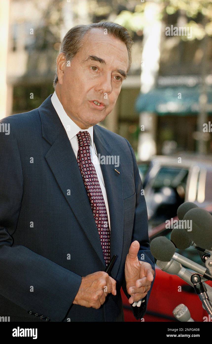 Bob dole 1994 hi-res stock photography and images - Alamy