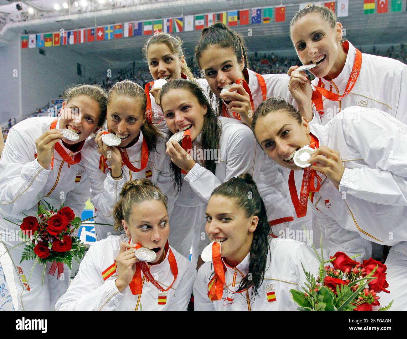 The Spanish synchronized swim team poses with their silver medals for ...