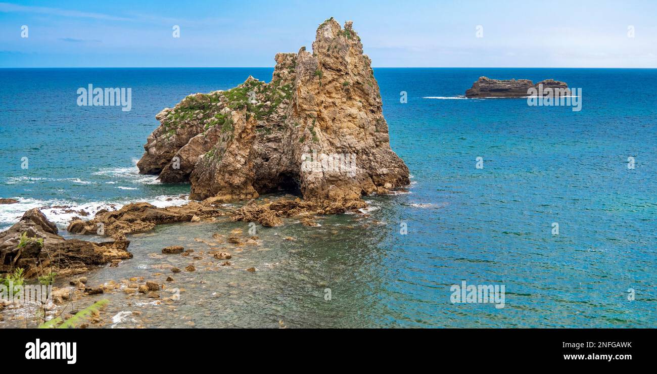 Islote de los Picones, Beach of Castiellu, Cantabrian Sea, Pendueles ...