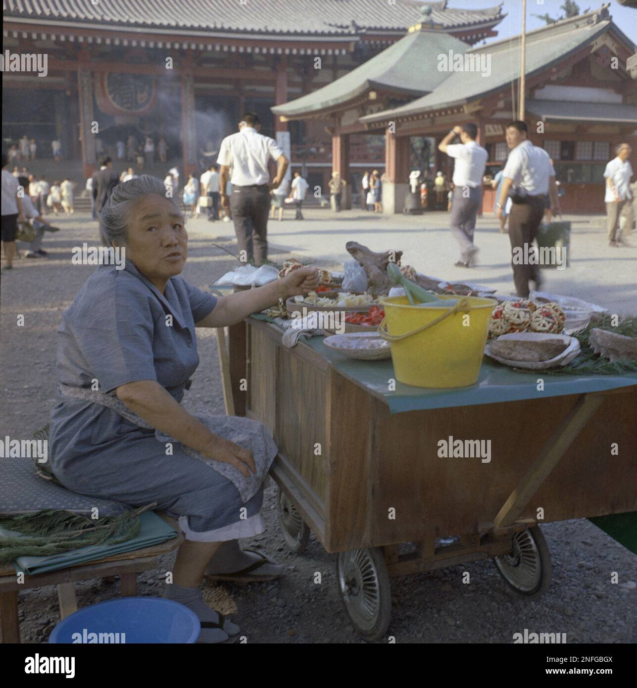 Market Scenes in Japan 1970. (AP Photo/ Emil Reynolds Stock Photo - Alamy
