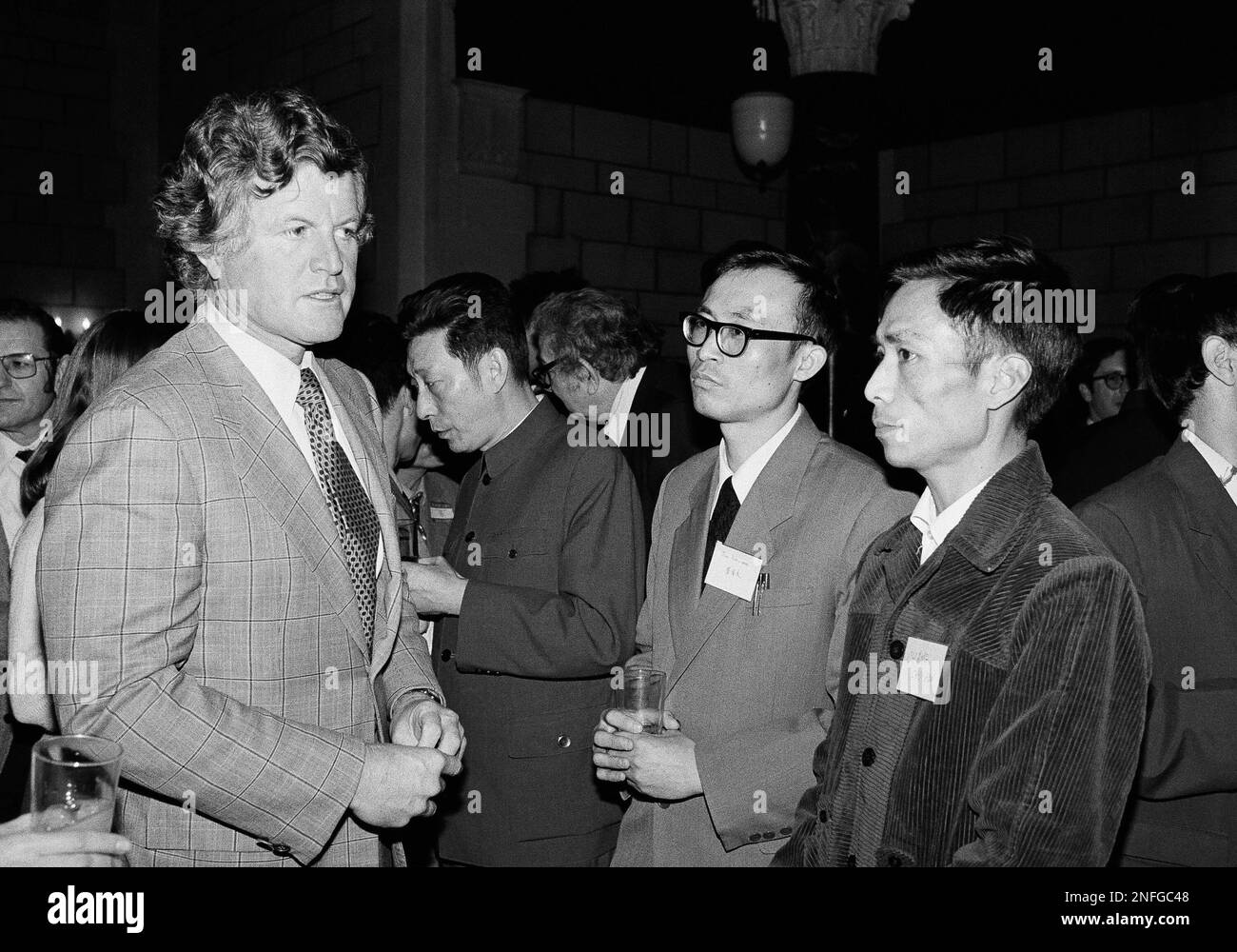Sen. Edward Kennedy, D-Mass., left, talks with Tsui Kuo-Wen and Chang ...