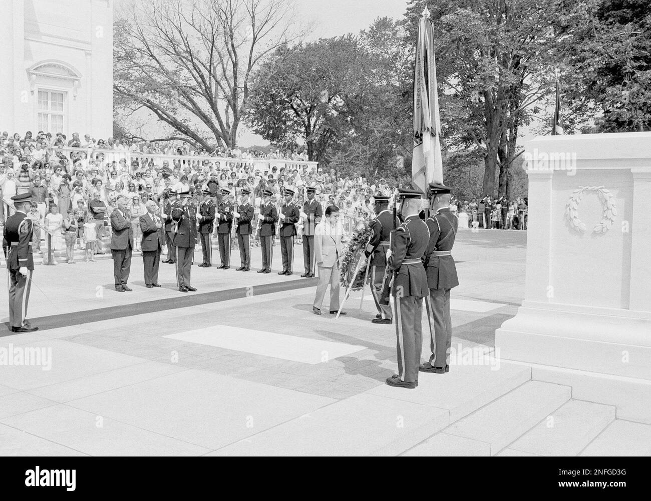 Sen. Daniel Inouye (D-Hawaii) places a wreath at the tomb of the ...