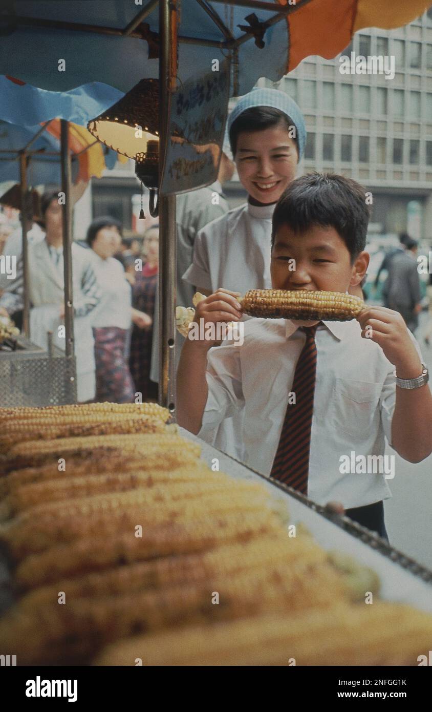 People, eating corn on the cob , Japan 1970. (AP Photo Stock Photo - Alamy