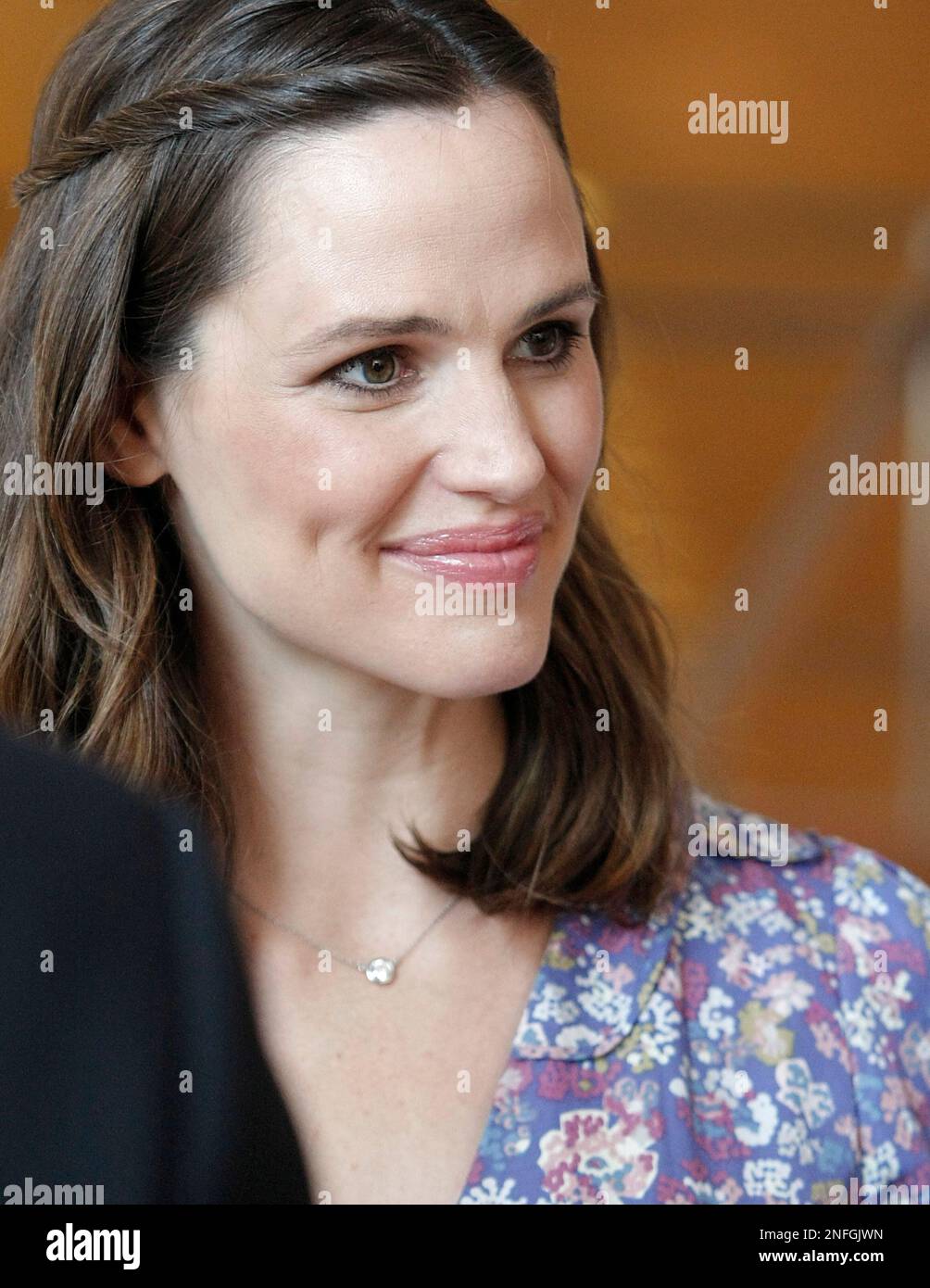 Actress Jennifer Garner poses on the press line at the "Baby Einstein ...
