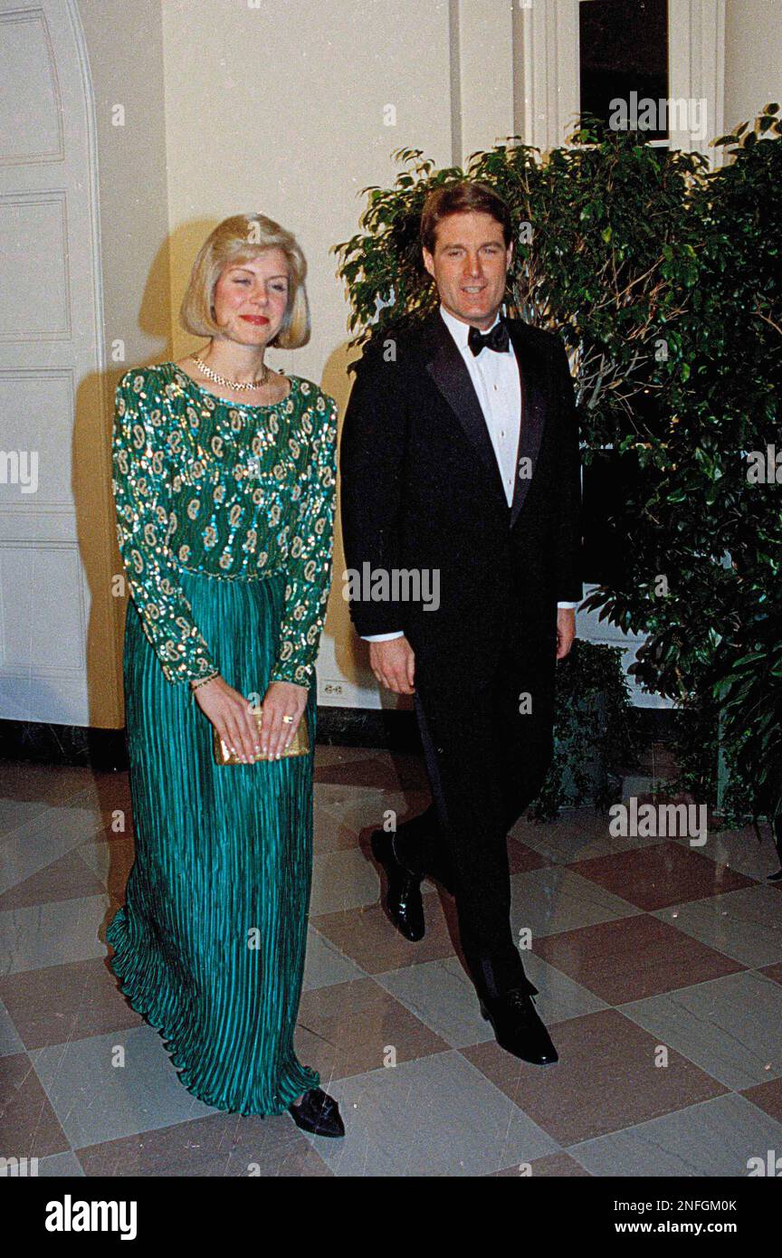 Indiana Gov. Evan Bayh escorts his wife Susan as they arrive at the ...