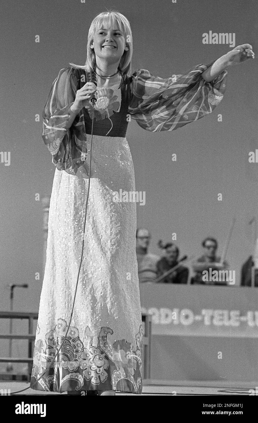 Danish singer - actress Gitte Haenning, singing for West Germany ...