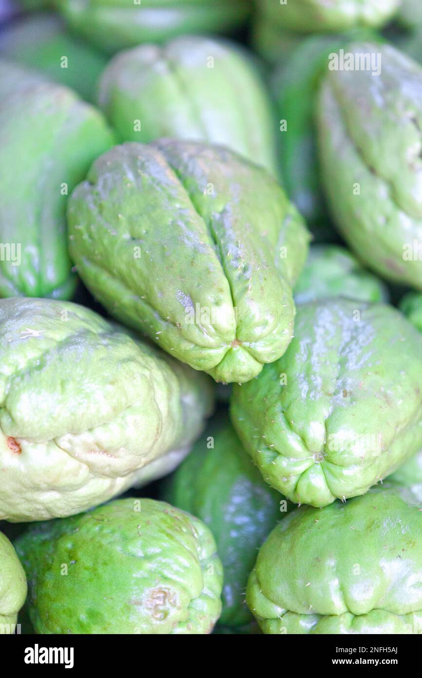 Full frame close-up on a stack of chayotes on a market stall Stock ...