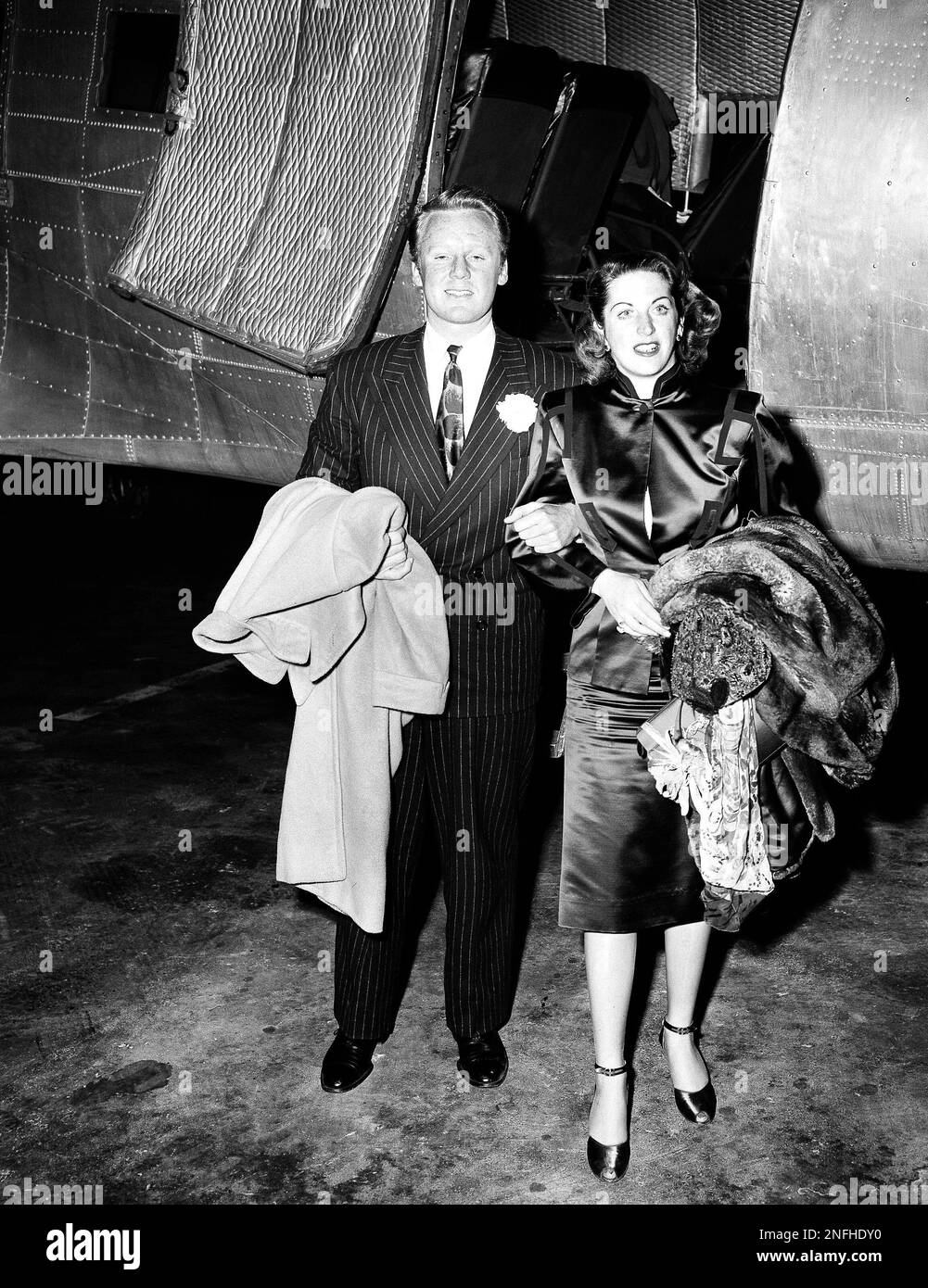 Film actor Van Johnson and his bride, the former Evie Wynn, return to ...