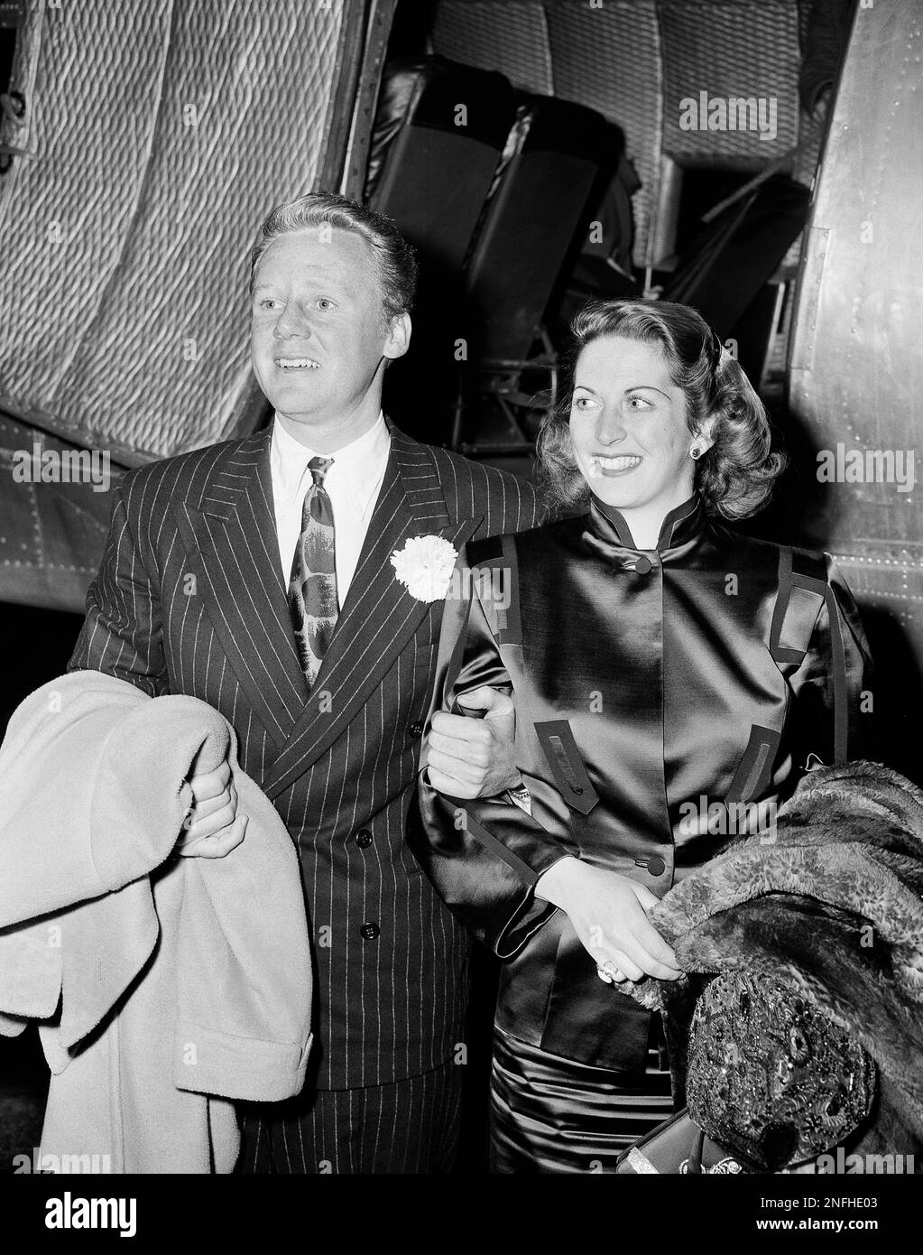Film actor Van Johnson and his bride, the former Evie Abbott Wynn ...