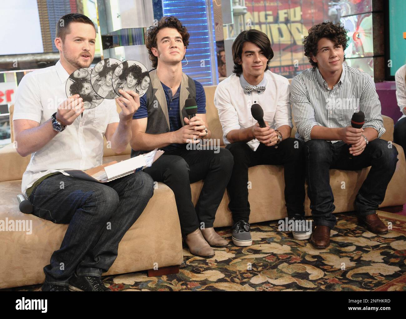 VJ Damien Fahey, left, chats with The Jonas Brothers, from left, Kevin ...
