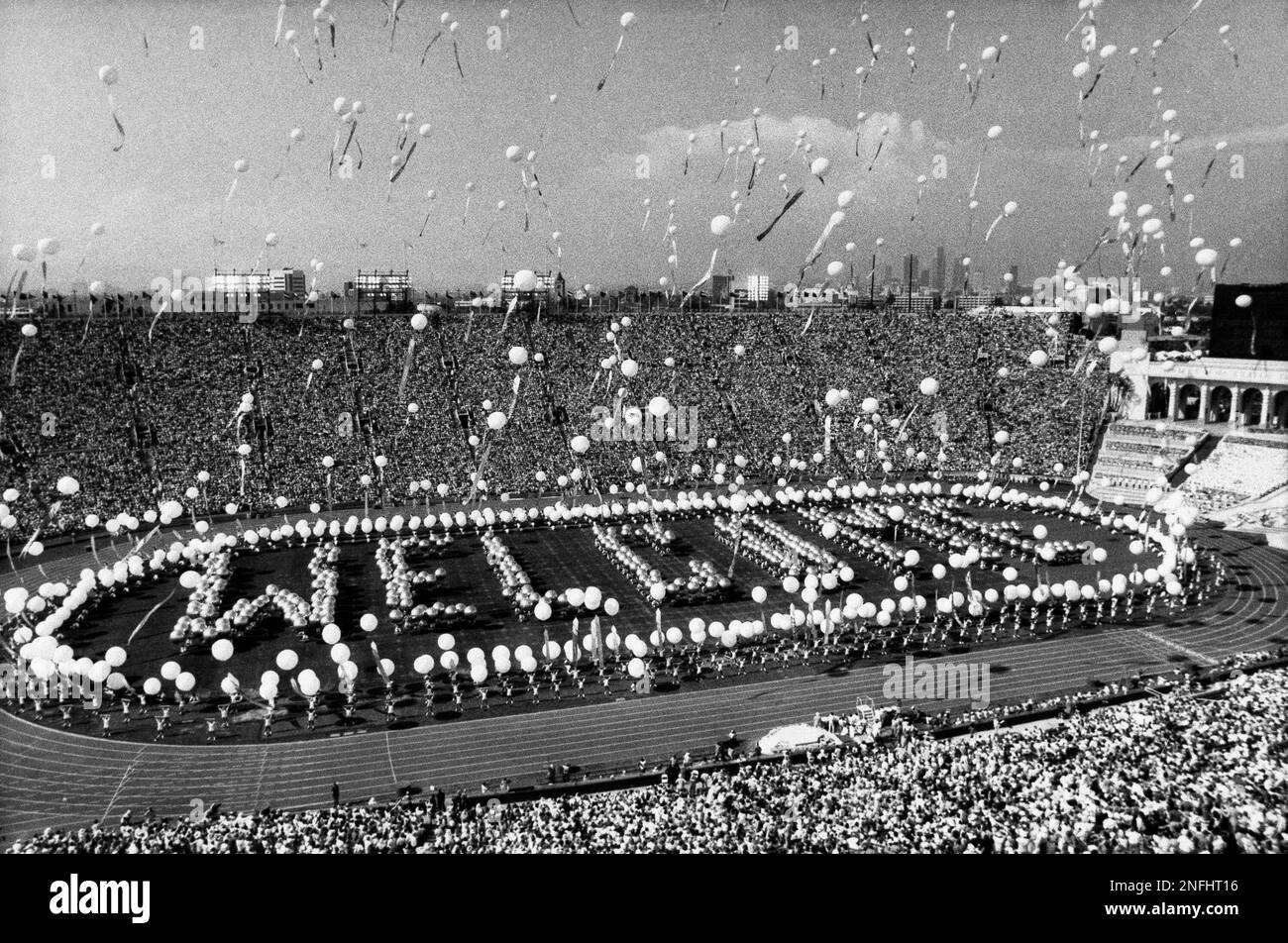More than 1,000 five-foot helium balloons pulling colorful streamers ...