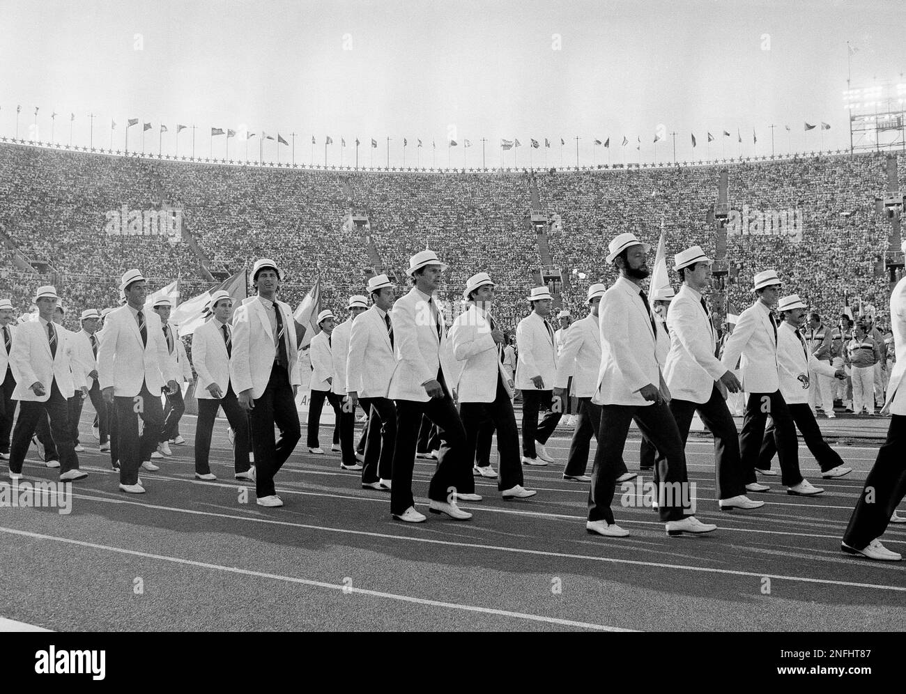 Members of the Israeli Olympic delegation march into Los Angeles ...