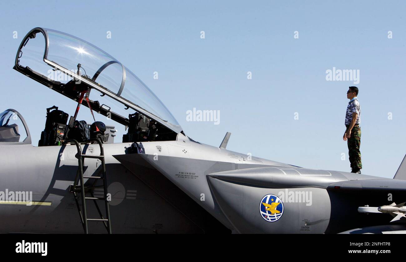 A Republic of Korea Air Force ground crew prepares aircraft for flight ...