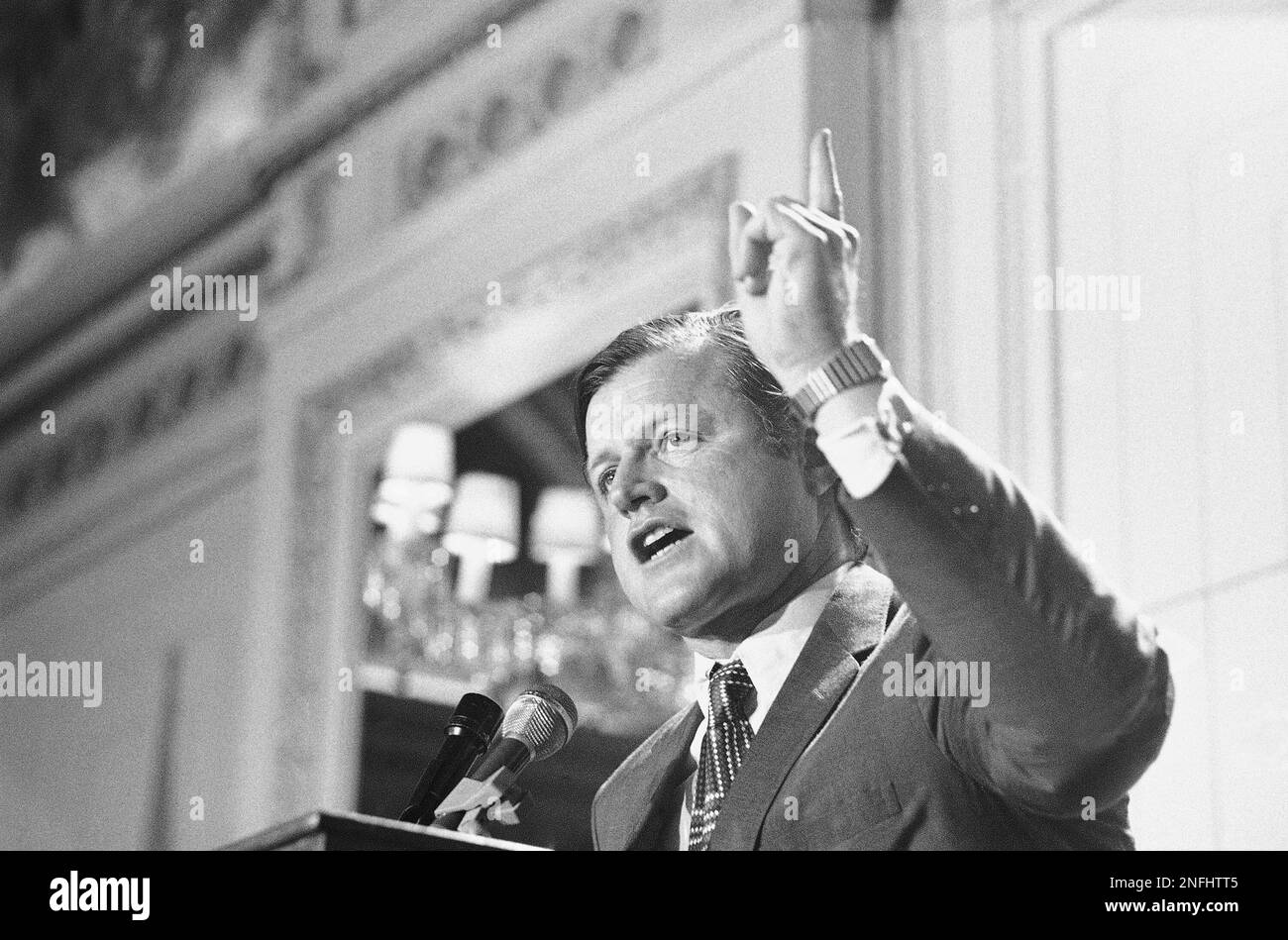 Sen.Edward Kennedy (D-Mass) in action in Chicago on Tuesday, Sept. 12 ...